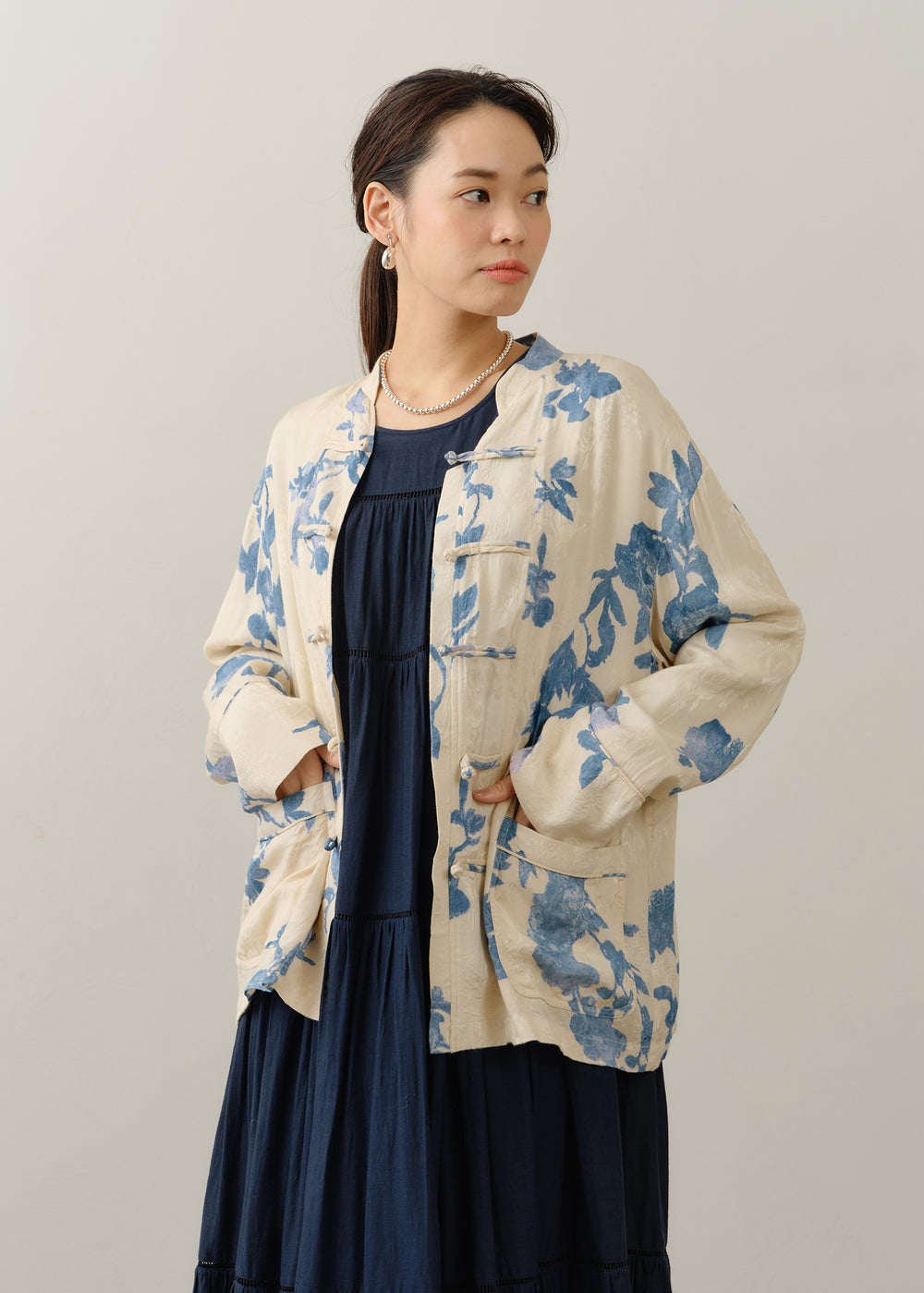 Shantoon Jacquard Rose Print China Jacket | Pasand by ne Quittez pas ...